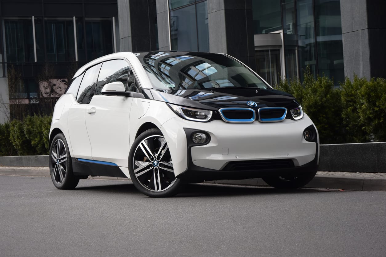 Small electric cars: models, benefits and buying tips