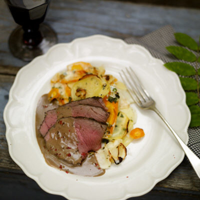Hjortstek med potatis och messmörsås - Recept - Coop