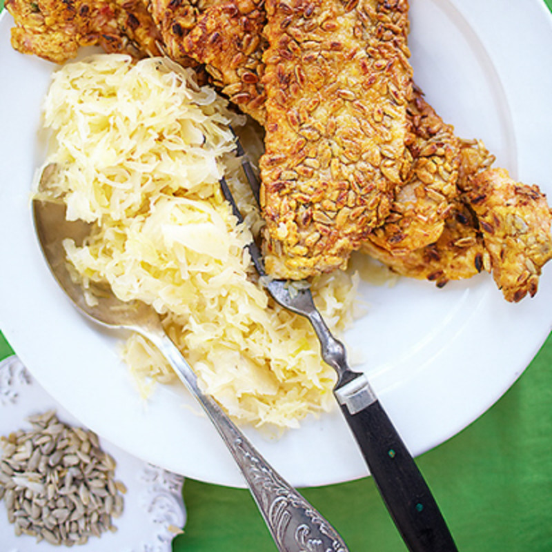 Kycklingschnitzel med surkål och persiljepotatis - Coop