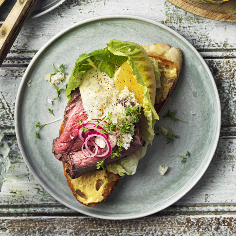 Bookmaker toast på rostbiff | Recept - Coop