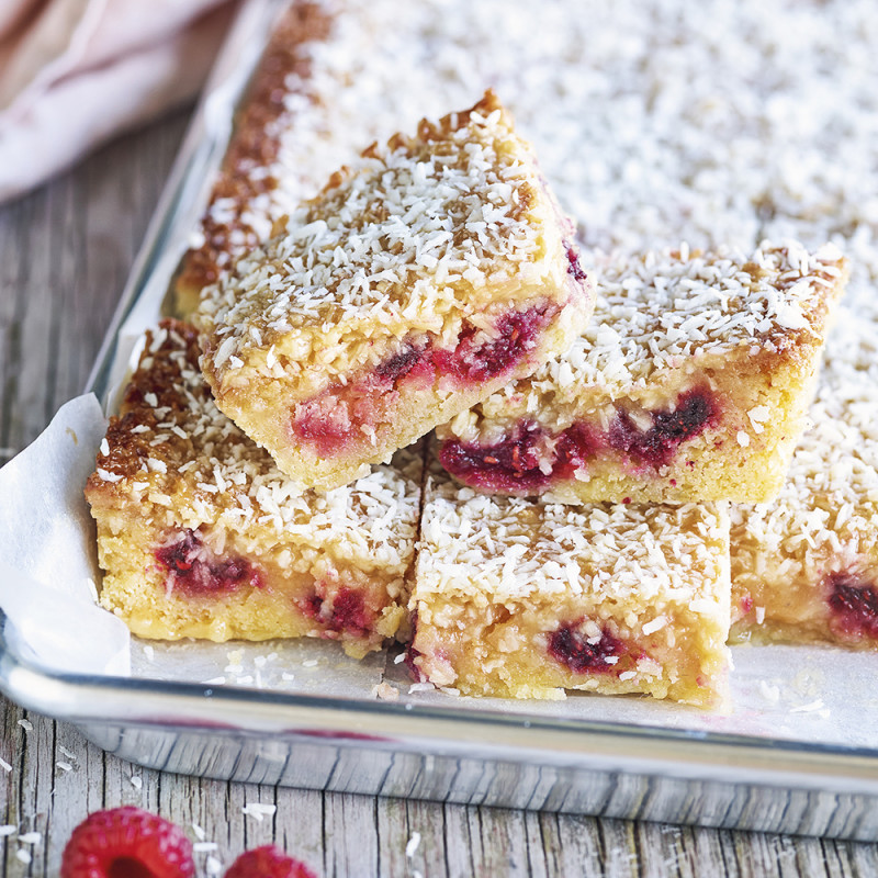Hallonrutor med kokostäcke | Recept - Coop