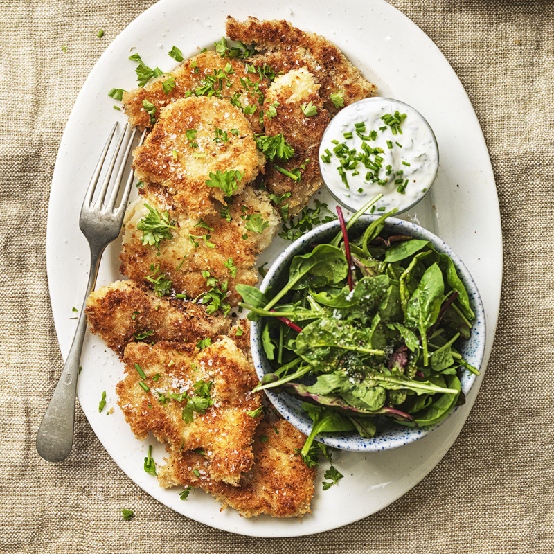 Panerad fisk med potatis och örtsås | Recept - Coop