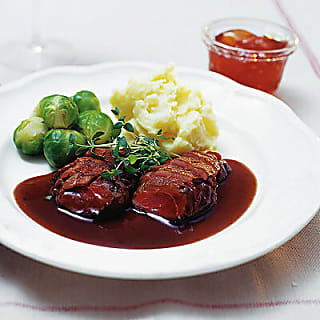 Hel röding med citron- och dillsås | Recept - Coop