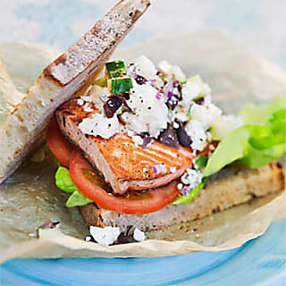 Grekisk burgare med ugnsbakad feta och tsatziki - Coop