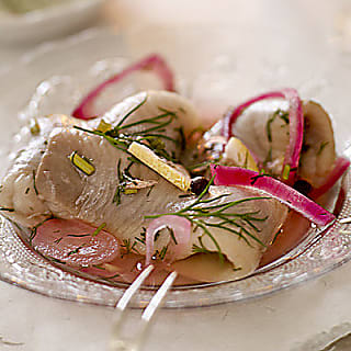 Inlagd sill med rödlök och dill | Recept - Coop