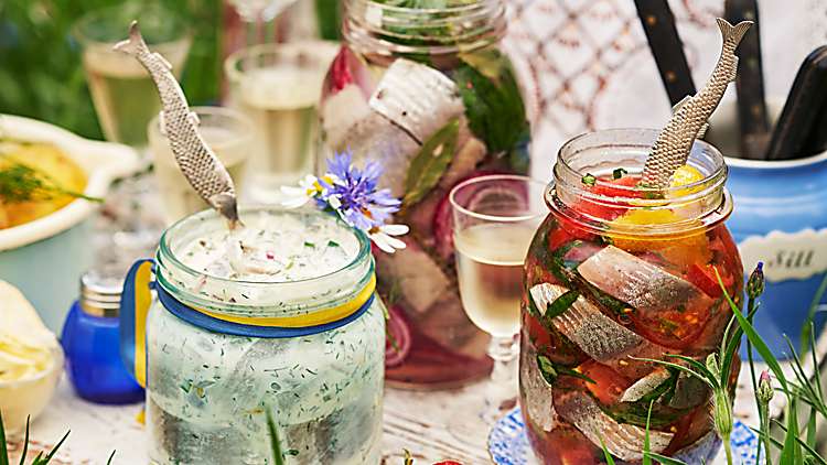 Midsommarmeny - lista på klassisk midsommarmat