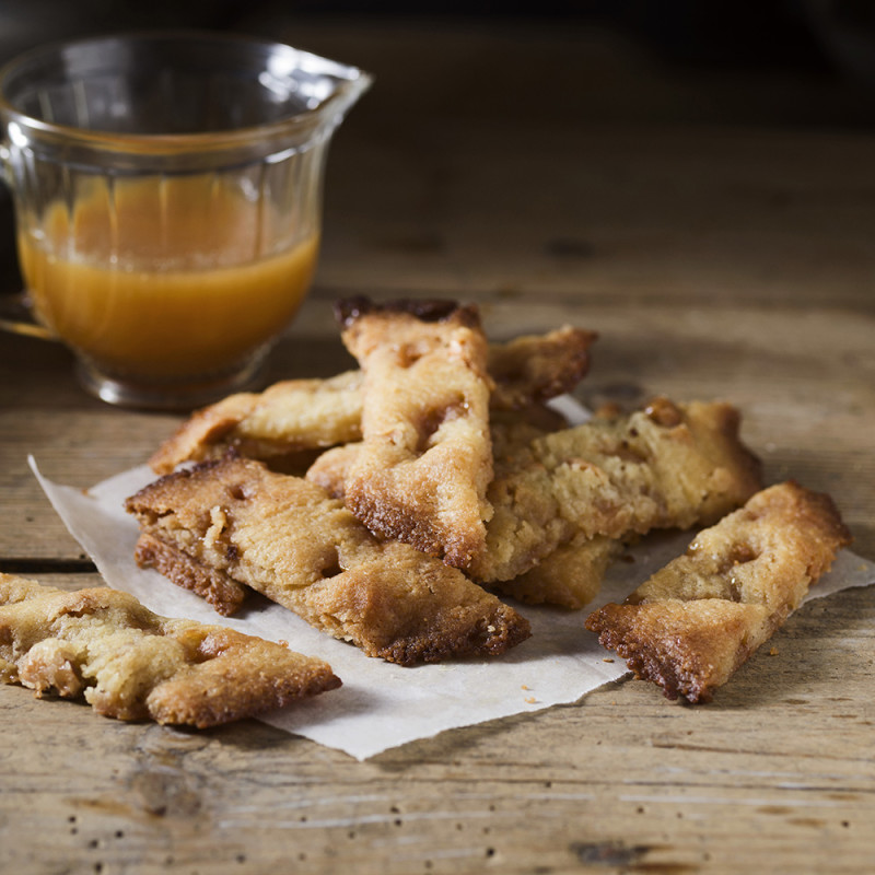 Sirapskakor med nötter och kola | Recept - Coop