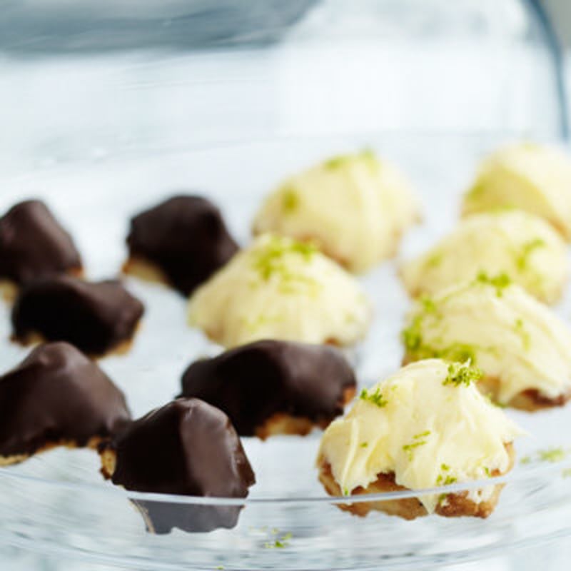 Biskvier med citron- eller chokladfyllning | Recept | Coop