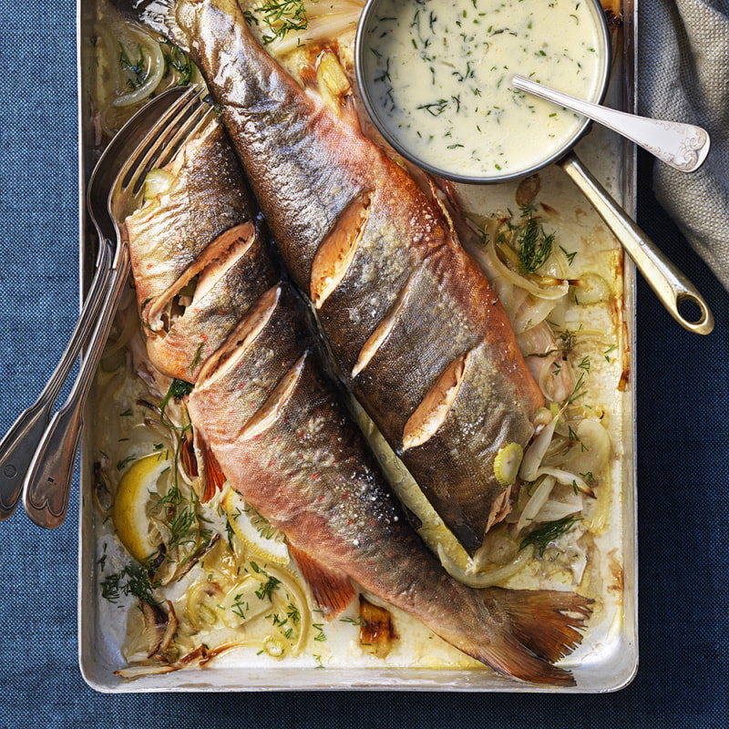 Hel röding med citron- och dillsås | Recept | Coop