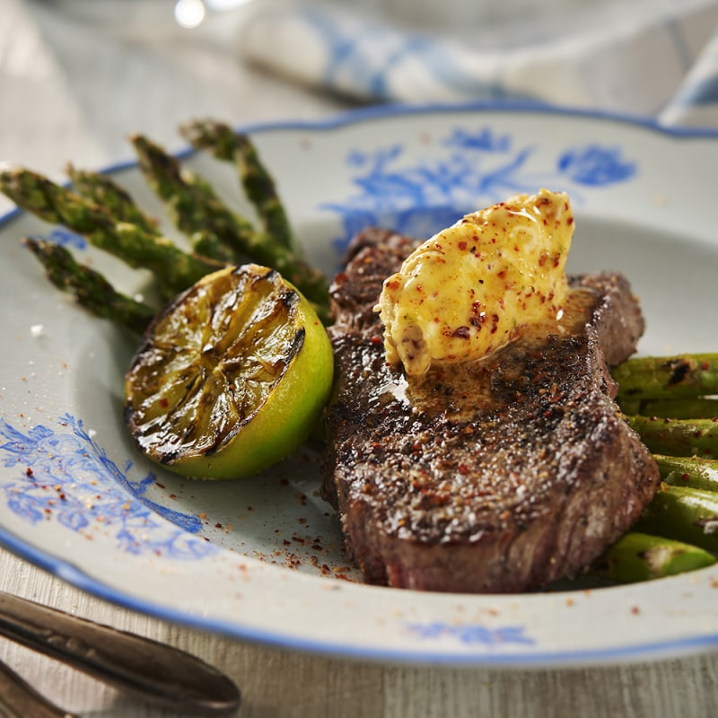 Grillad pepparbiff med kryddsmör | Recept | Coop
