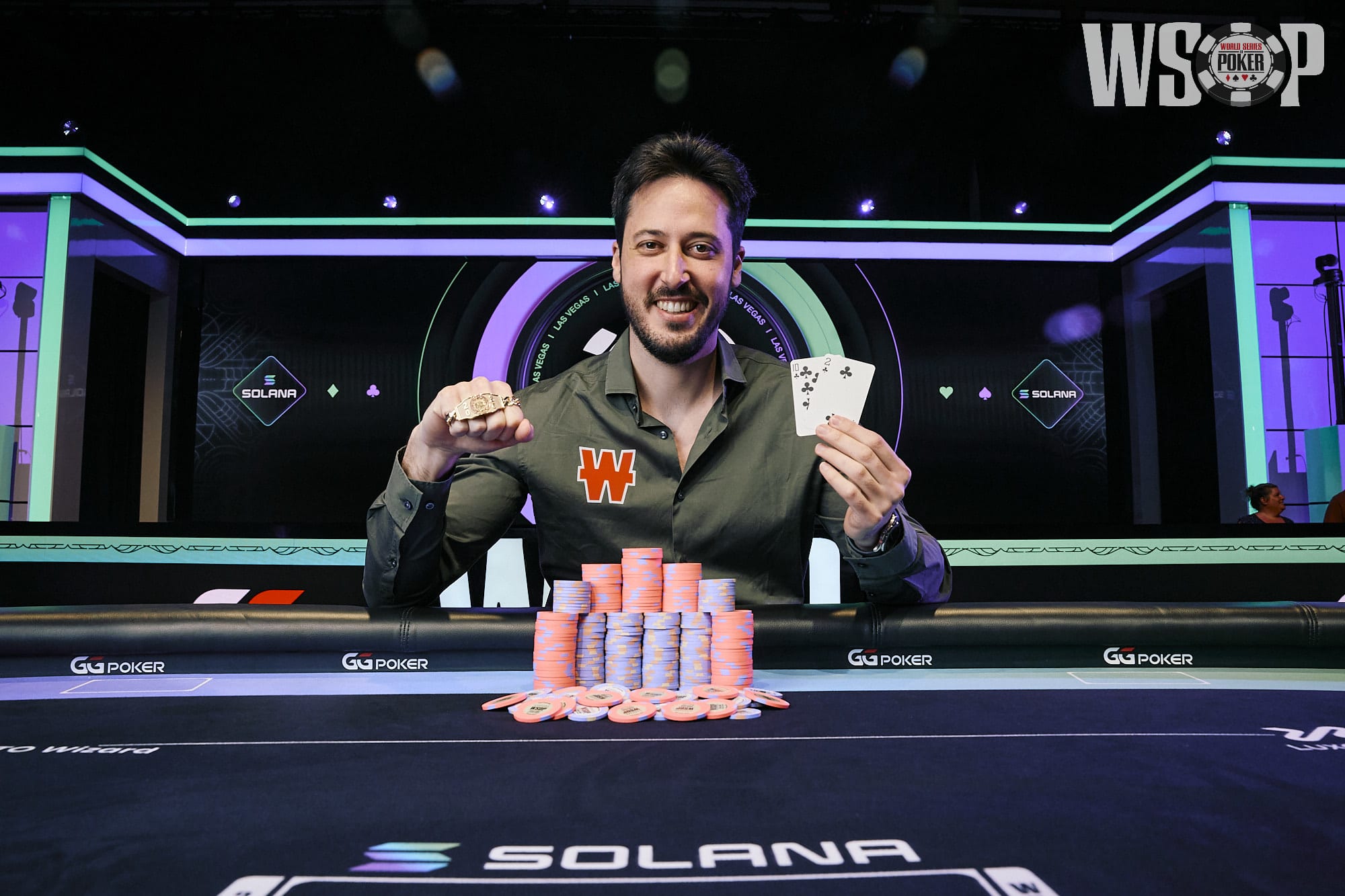 Adrián Mateos volta a vencer o 250K da WSOP