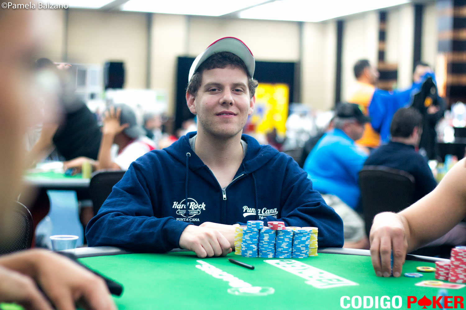 A Maurice Hawkins Solo Le Quedan Dos Dedos Sin Anillos Del WSOP-C ...