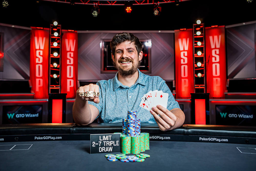 Nick Pupillo, al fin, puede presumir un brazalete - Codigo Poker