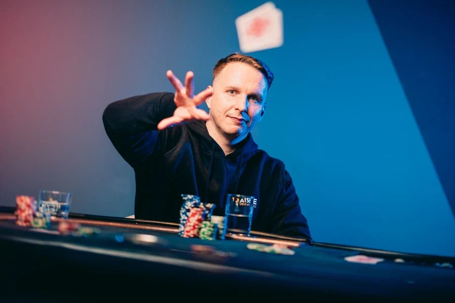 Los consejos de Benjamin Rolle para jugar short stack - CodigoPoker