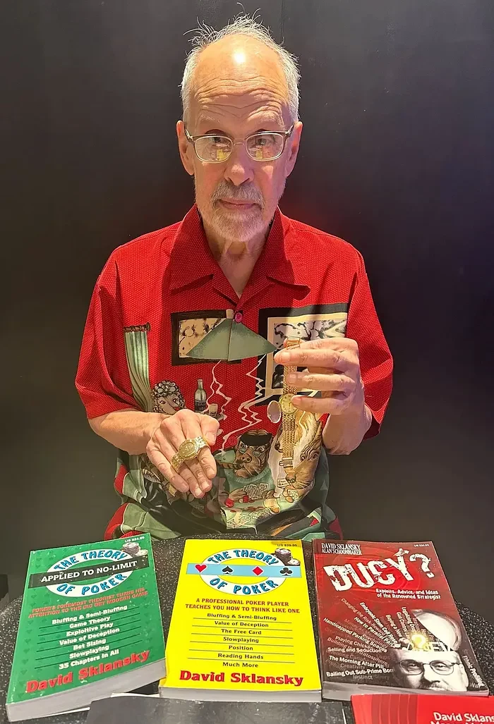 Murió David Sklansky, el matemático que enseñó a pensar el poker ...