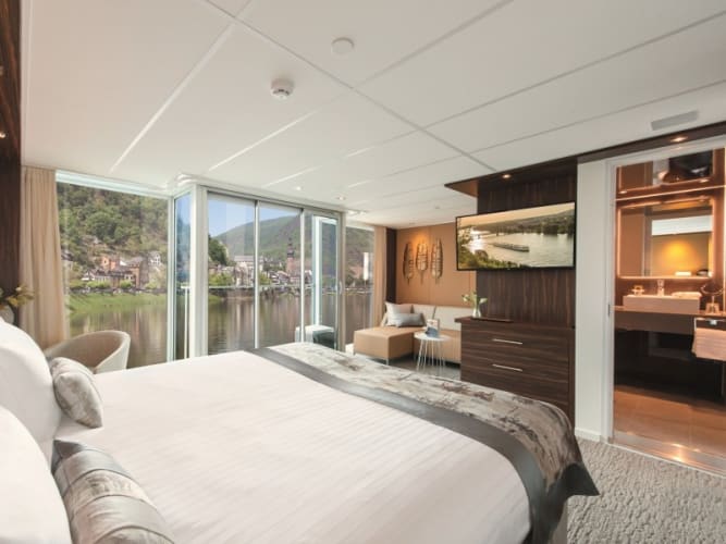 Amadeus Queen Cruise | Zeetours Cruises