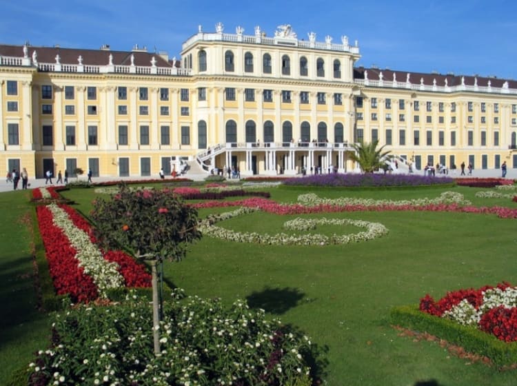 Donau Kreuzfahrt mit der Amadeus Amara der Reederei Lüftner Cruises ab ...