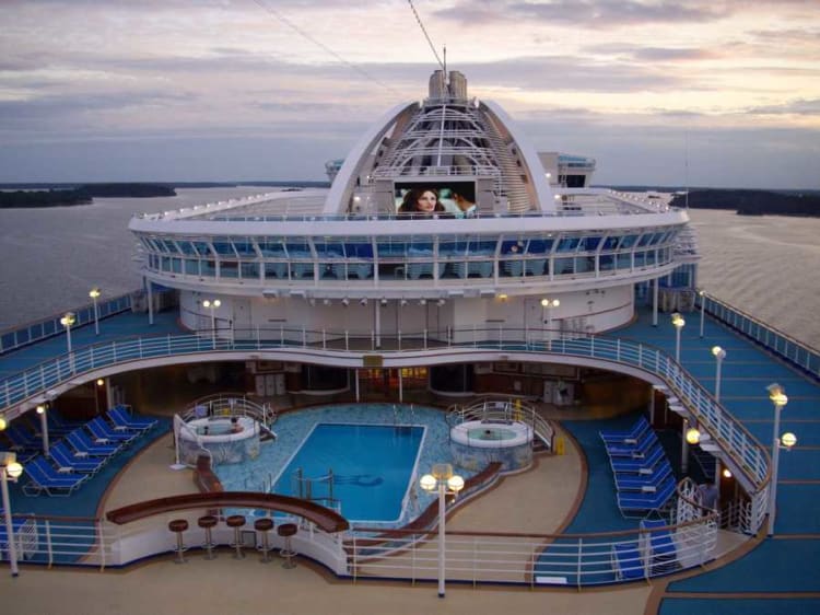 Emerald Princess - Informatie en alle aanbiedingen | Cruise Travel