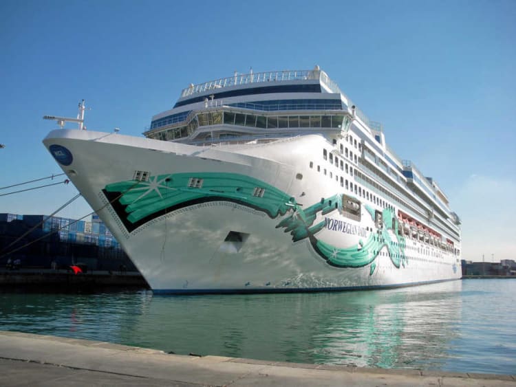 Cruise met Norwegian Jade | Zeetours Cruises
