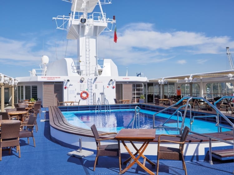 MS Hamburg cruises, deck plan and ship reviews