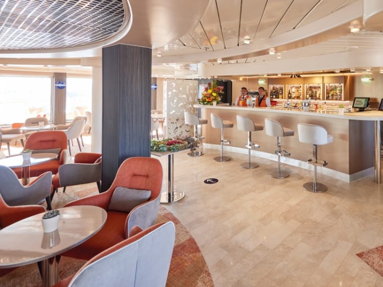 MS Hamburg cruises, deck plan and ship reviews