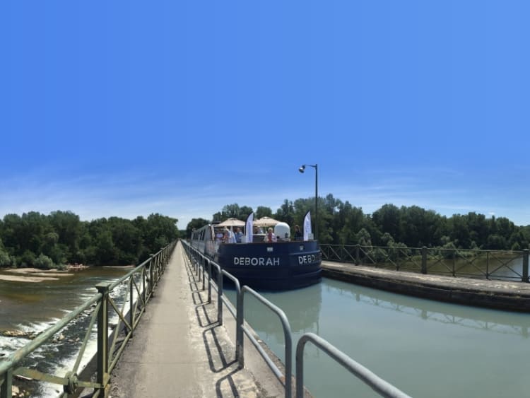 Sena Crucero con Déborah de la compañía naviera CroisiEurope del puerto ...