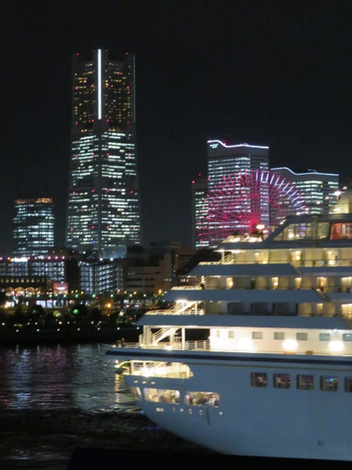 大さん橋日本船大集合 その4 「飛鳥II」出港 | Cruisemans