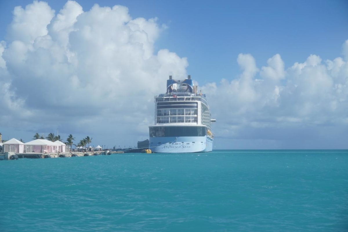 客船外観写真 : 客船アンセム・オブ・ザ・シーズ | Cruisemans