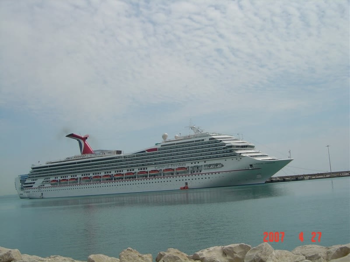 客船外観写真 : 客船カーニバル・フリーダム | Cruisemans