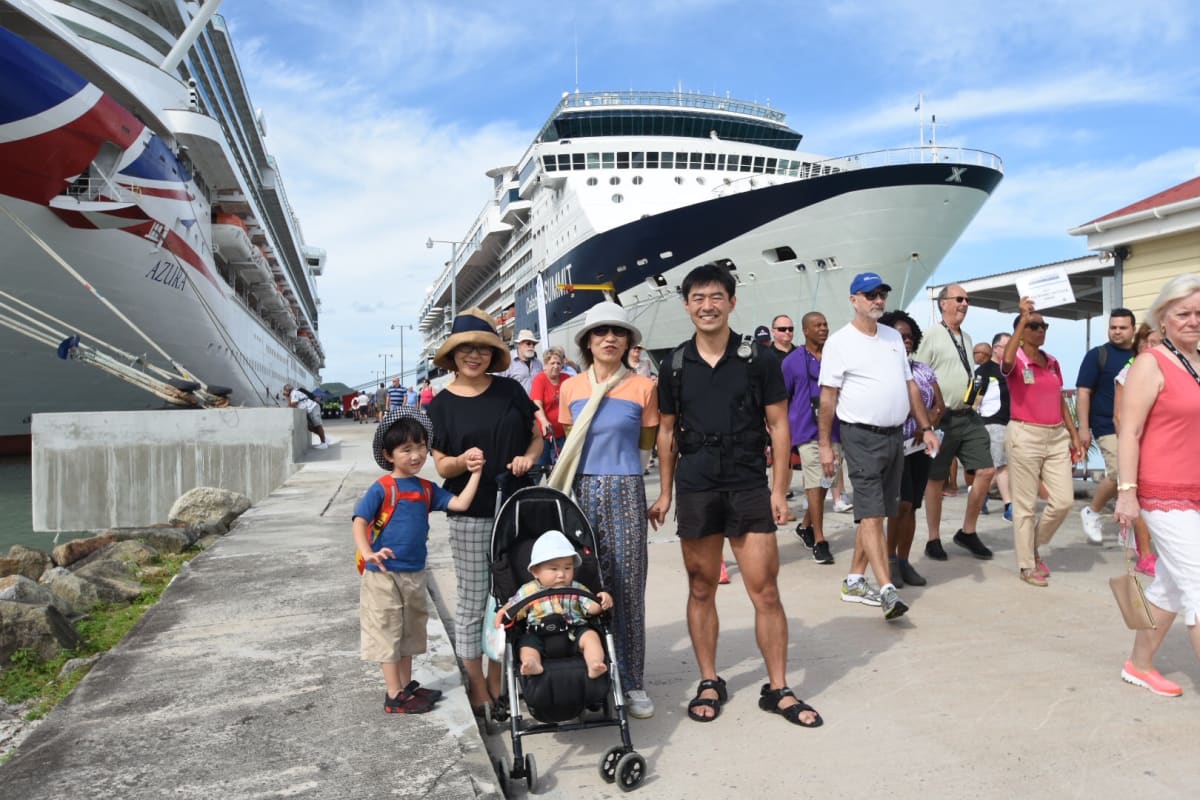 客船外観写真 : 客船セレブリティ・サミット | Cruisemans