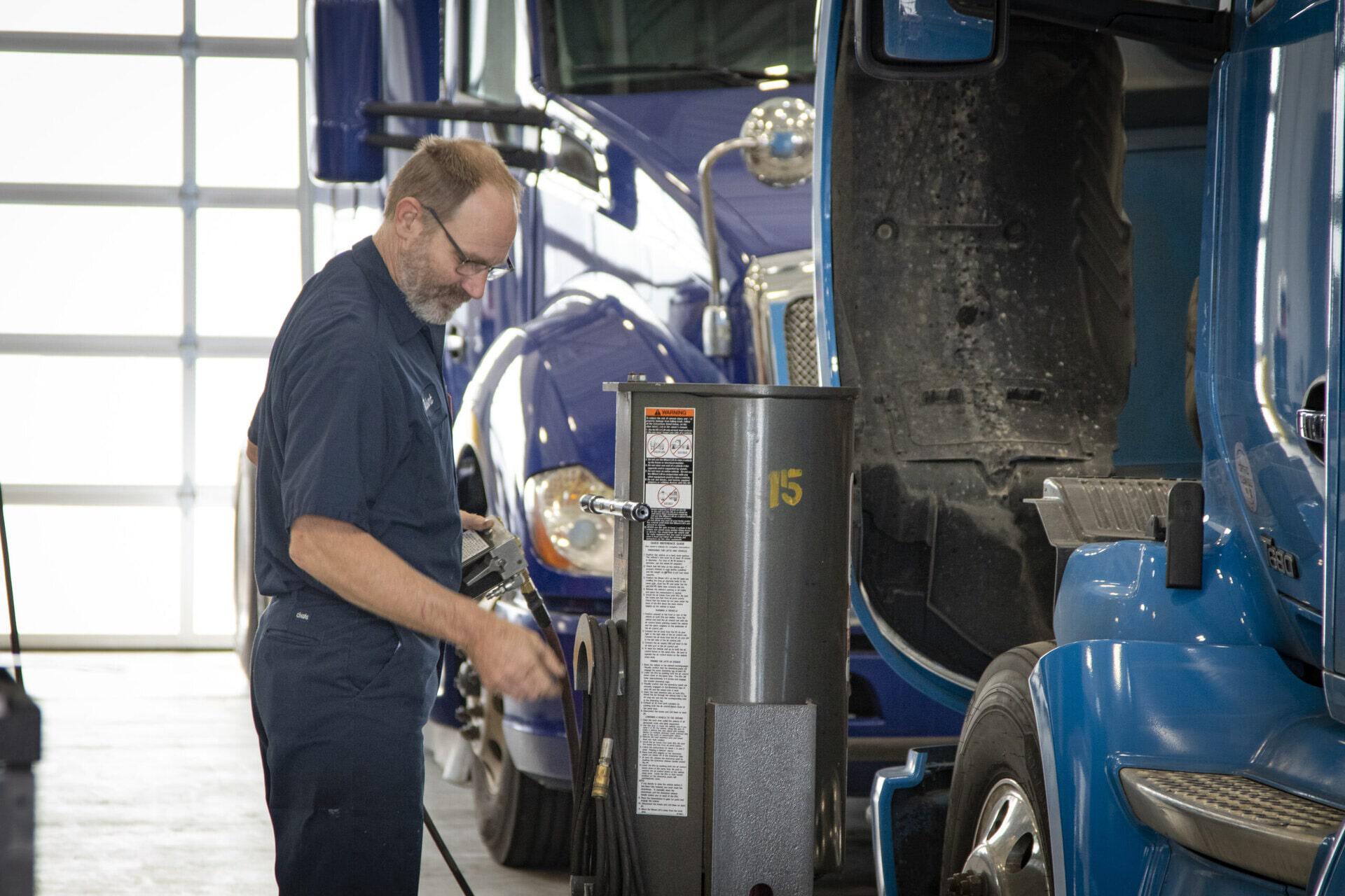 Truck Service - CSM Truck | Heavy Duty Truck Repair