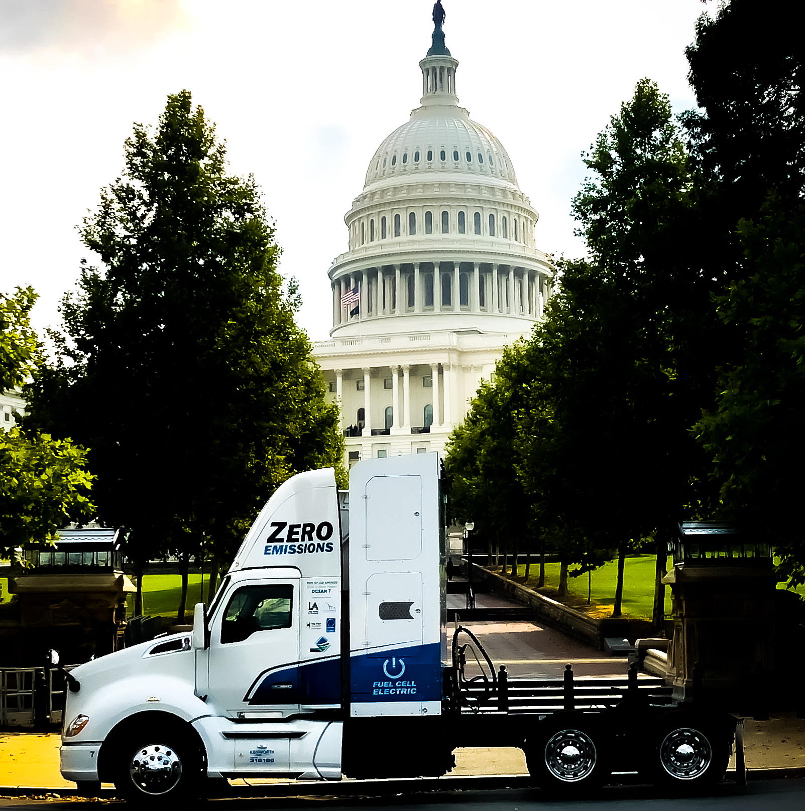 Kenworth T680 Fuel Cell Electric Vehicle Powered by Hydrogen Featured in D.C. CSM Truck