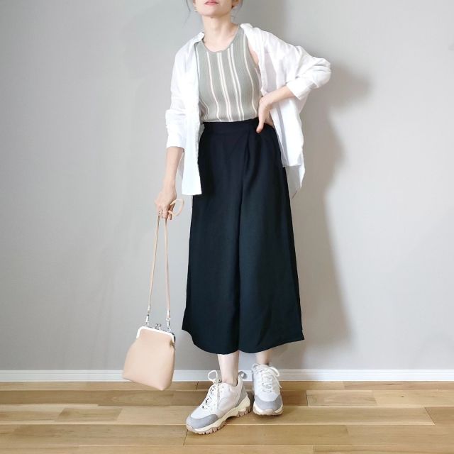 ベージュ ショルダーバッグ 無地 がま口 Florist(フローリスト) X 無地 Angie(アンジー) ホワイト 長袖 シアーシャツ