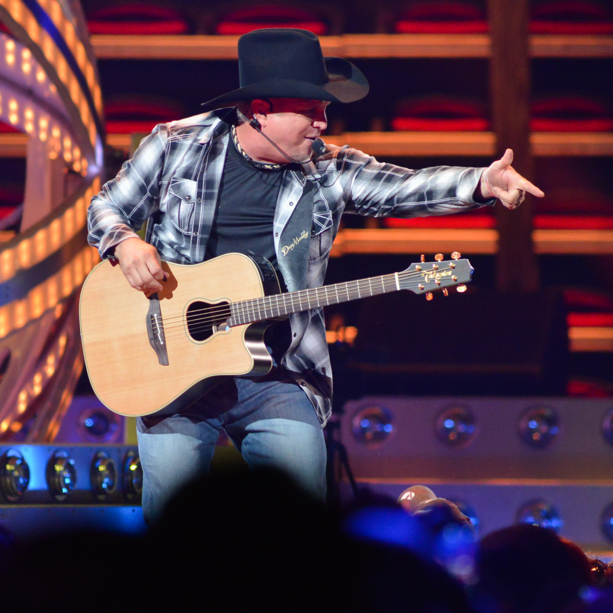 Garth Brooks dishes on favorite singers & how Rodeo changed his life ...
