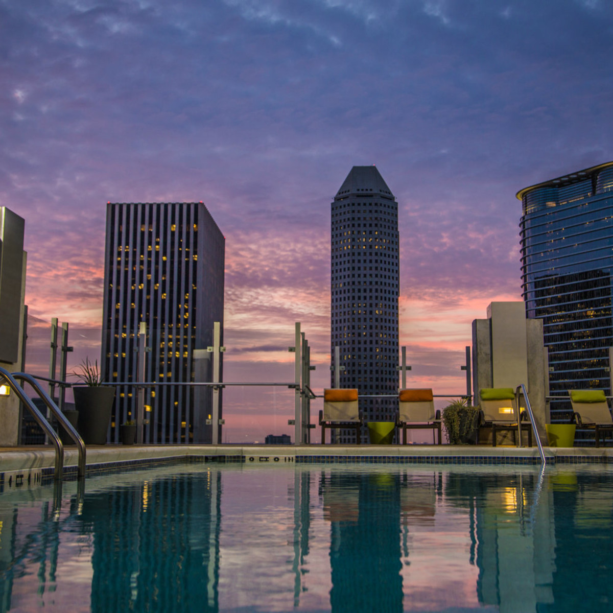 Hard to beat amenities and location of this haute Houston high-rise ...