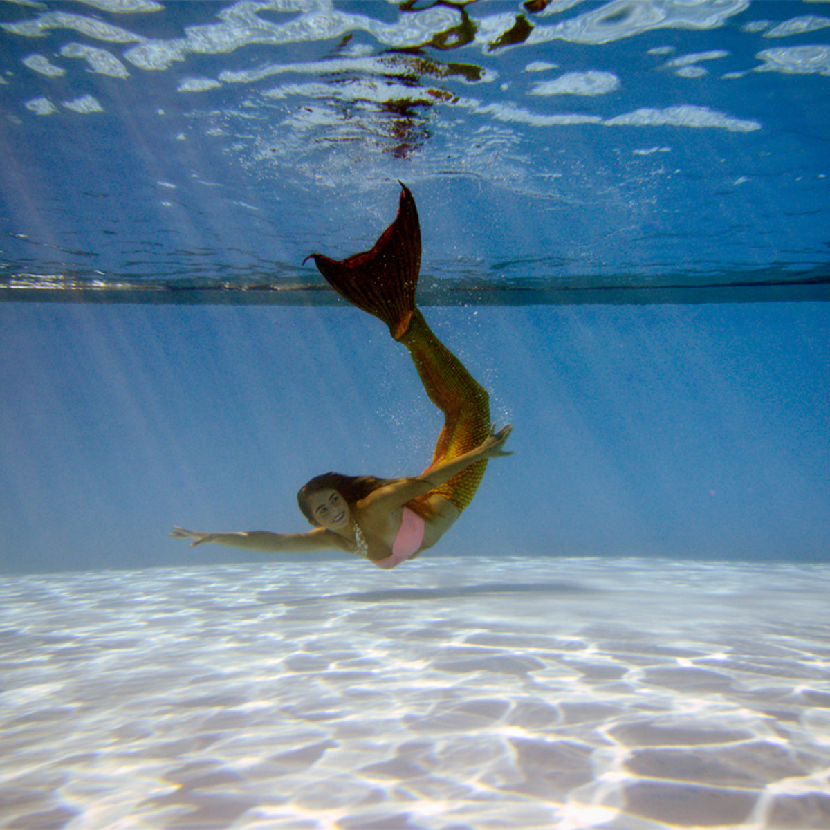 Austin's new mermaid school splashes into local workout scene ...