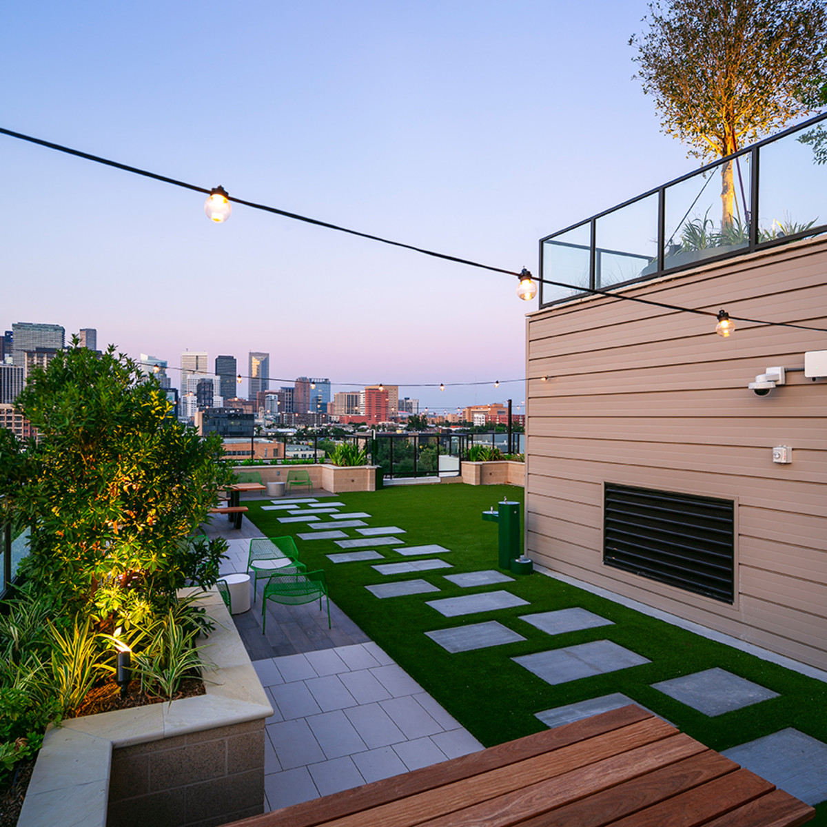 New Midtown high-rise offers Houston's largest pool deck and more ...