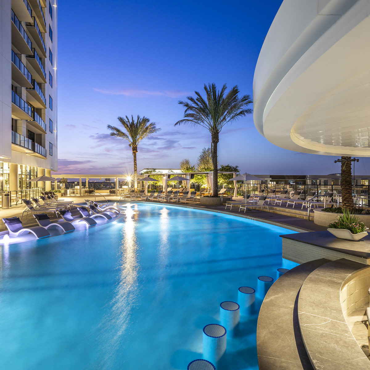 New Midtown high-rise offers Houston's largest pool deck and more ...