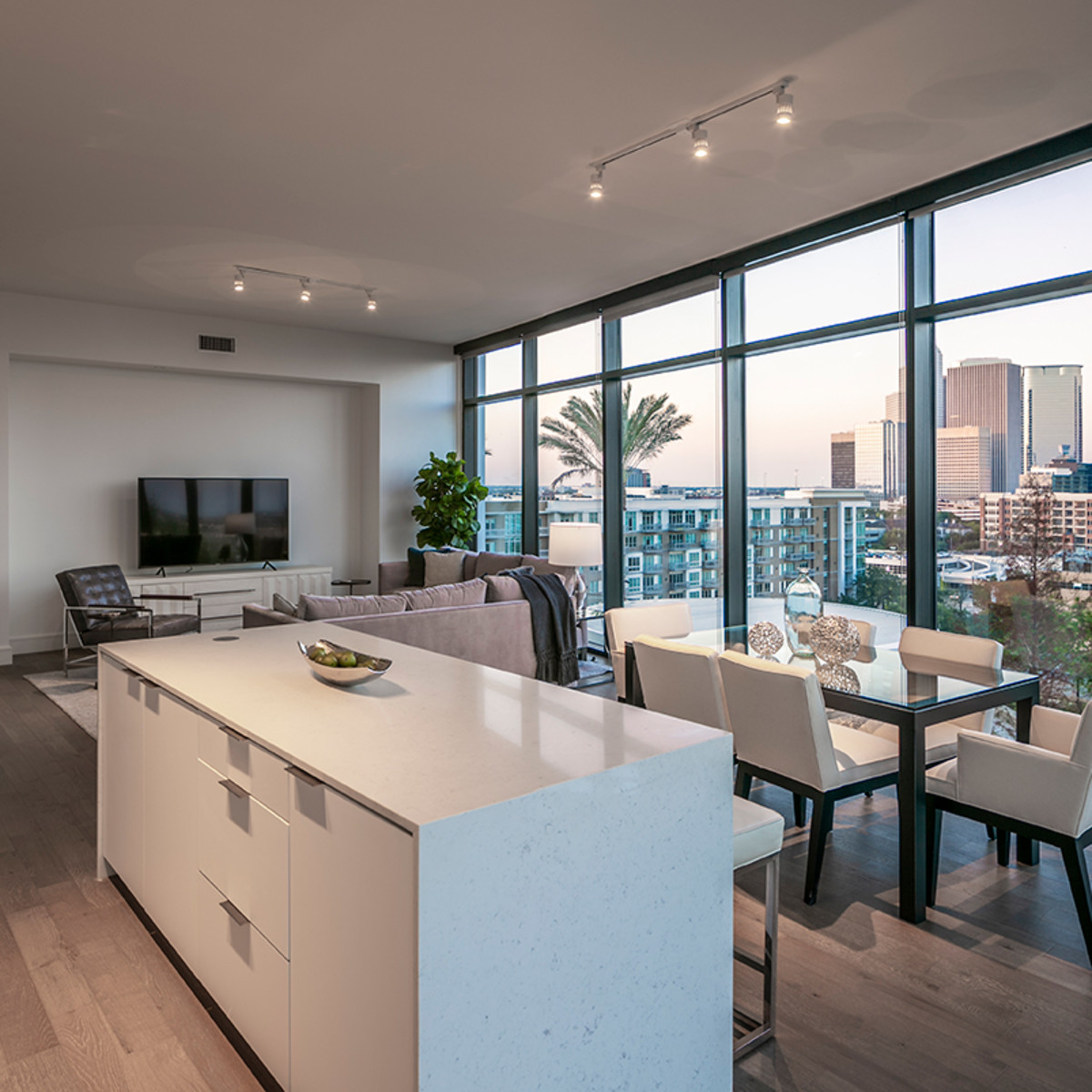 New Midtown high-rise offers Houston's largest pool deck and more ...