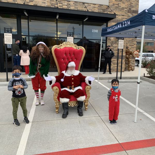 Santa surprises Houstonians at Frost Bank’s donation drive-through ...