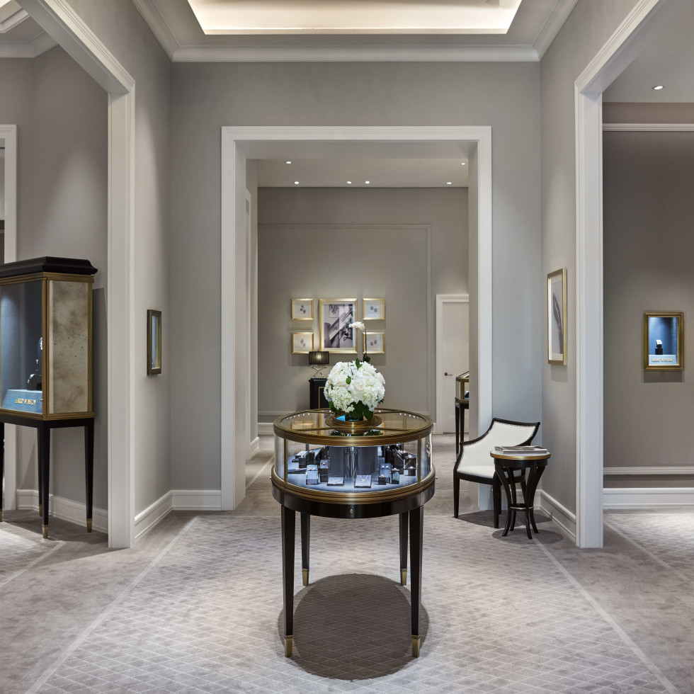 Harry Winston opens in H-Town showcasing Oscar-worthy diamonds ...