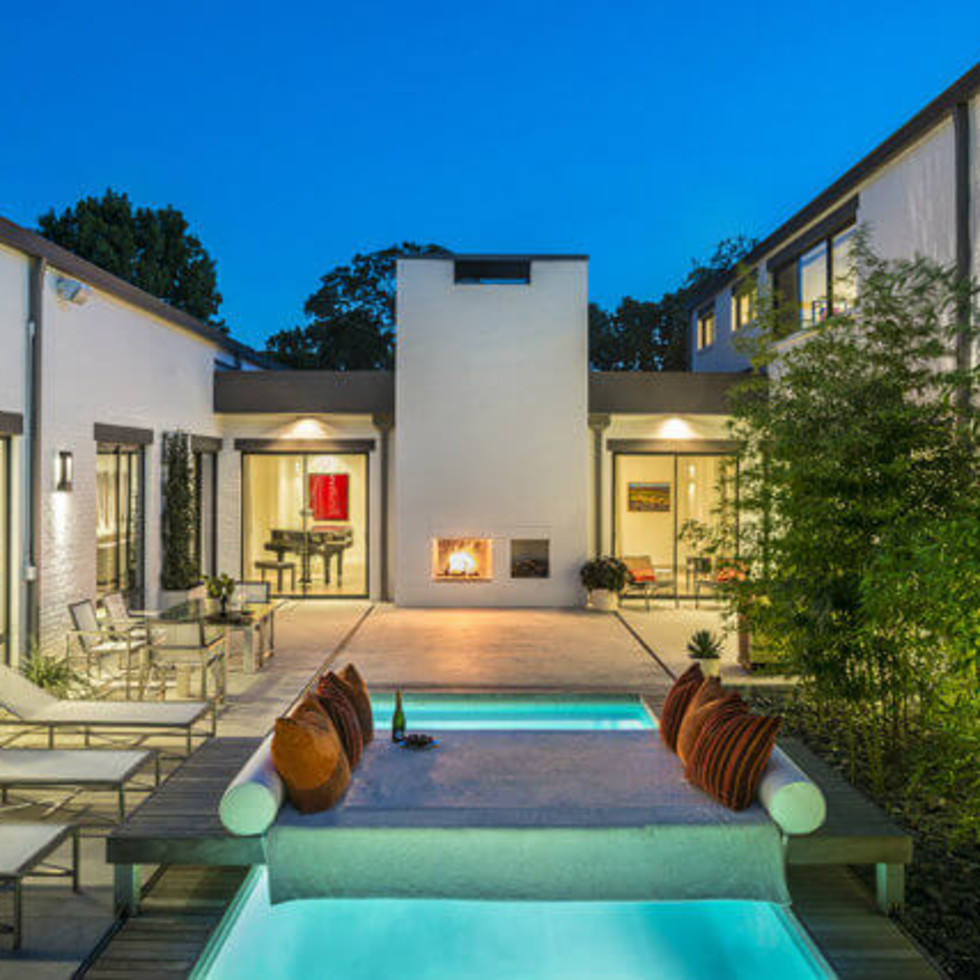 Talk about a pool party: West Highland Park contemporary boasts mob ...