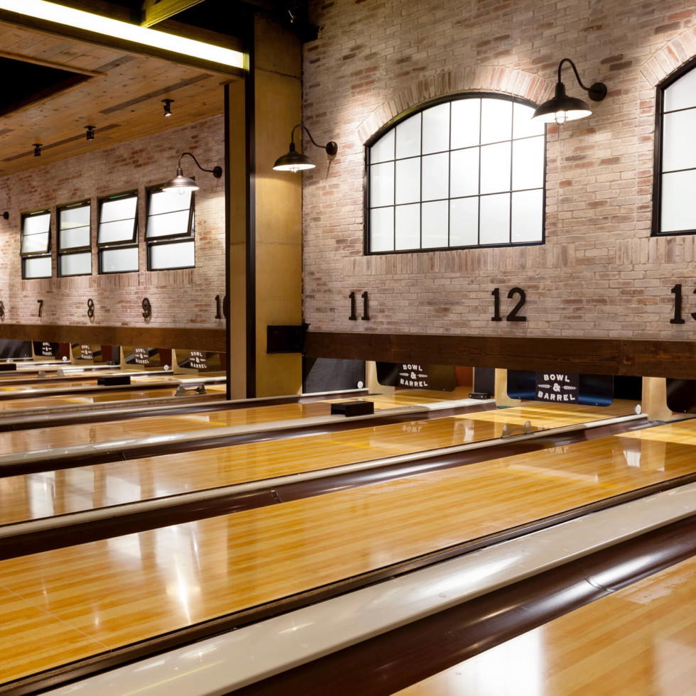 Upscale bowling alley scores as nightlife entertainment destination ...