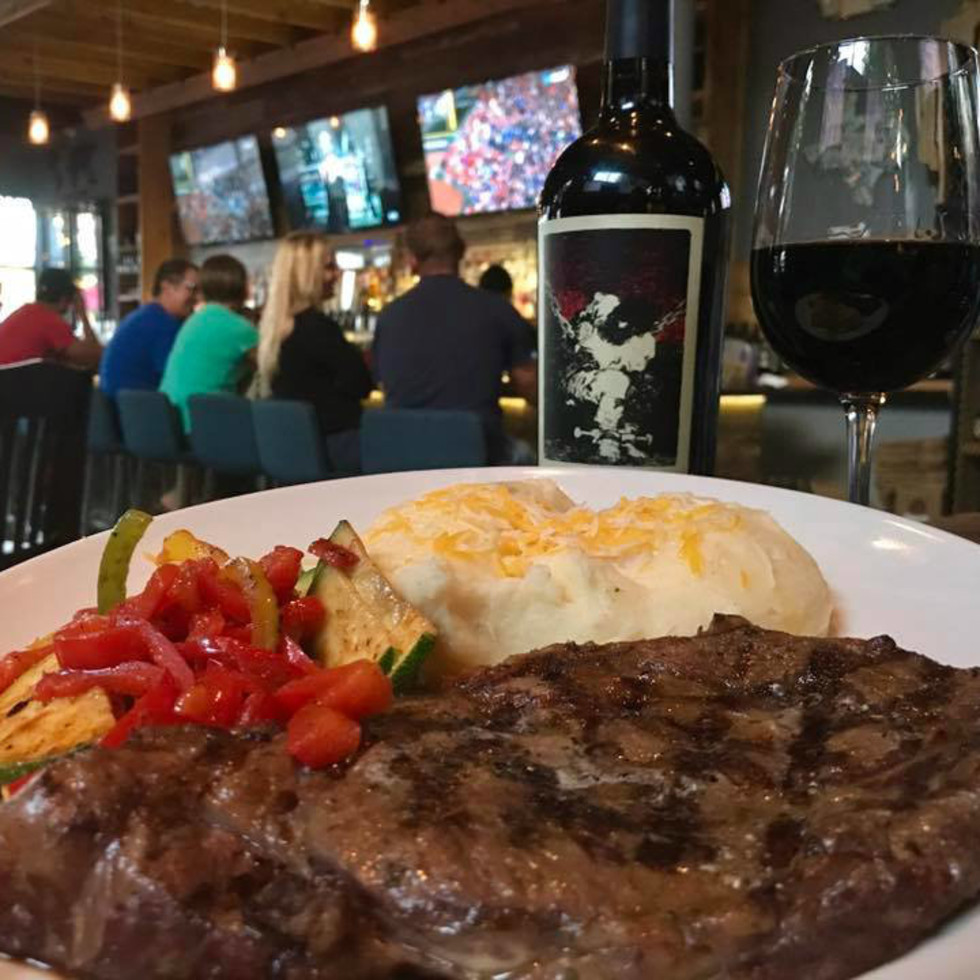 Houston sports bar scores with a fresh menu that's packed with options ...