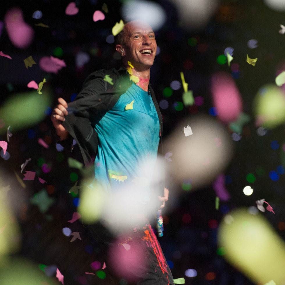 Confetti-soaked Coldplay concert proves Chris Martin is hard worker ...