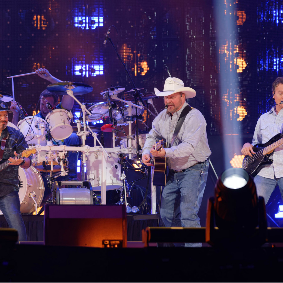 Garth Brooks takes fans to high places in epic RodeoHouston return ...
