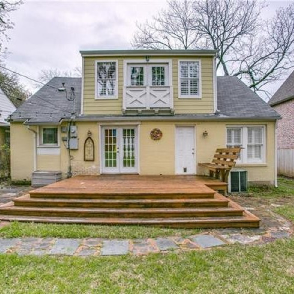 Darling 1940s East Dallas cottage charms from the outside in ...