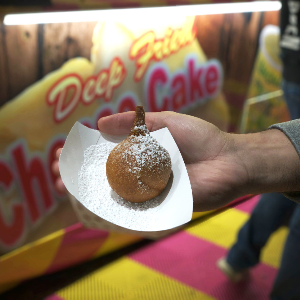 Ken Hoffman reviews Houston Rodeo carnival's most over-the-top food ...