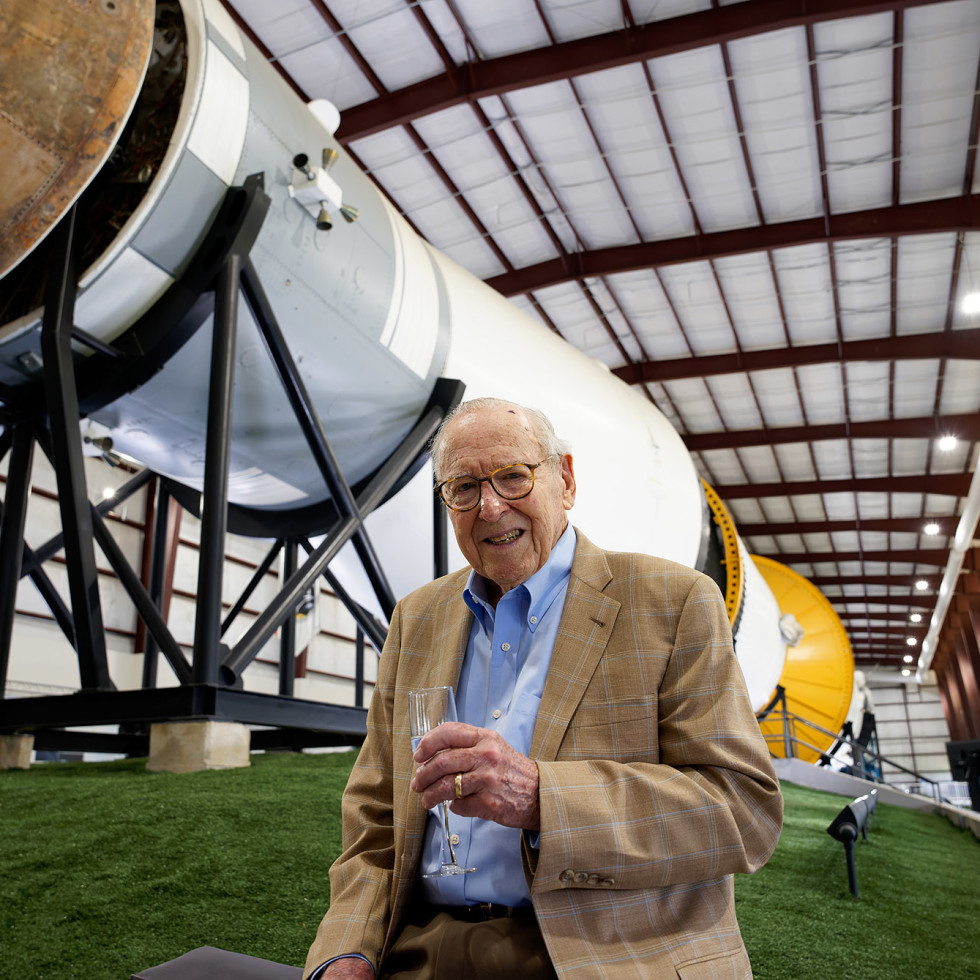 NASA legends descend on Space Center Houston for new Apollo 13 statue ...