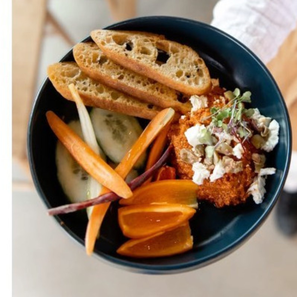 Upscale Dallas house of burgers and oysters cozies up to River Oaks ...